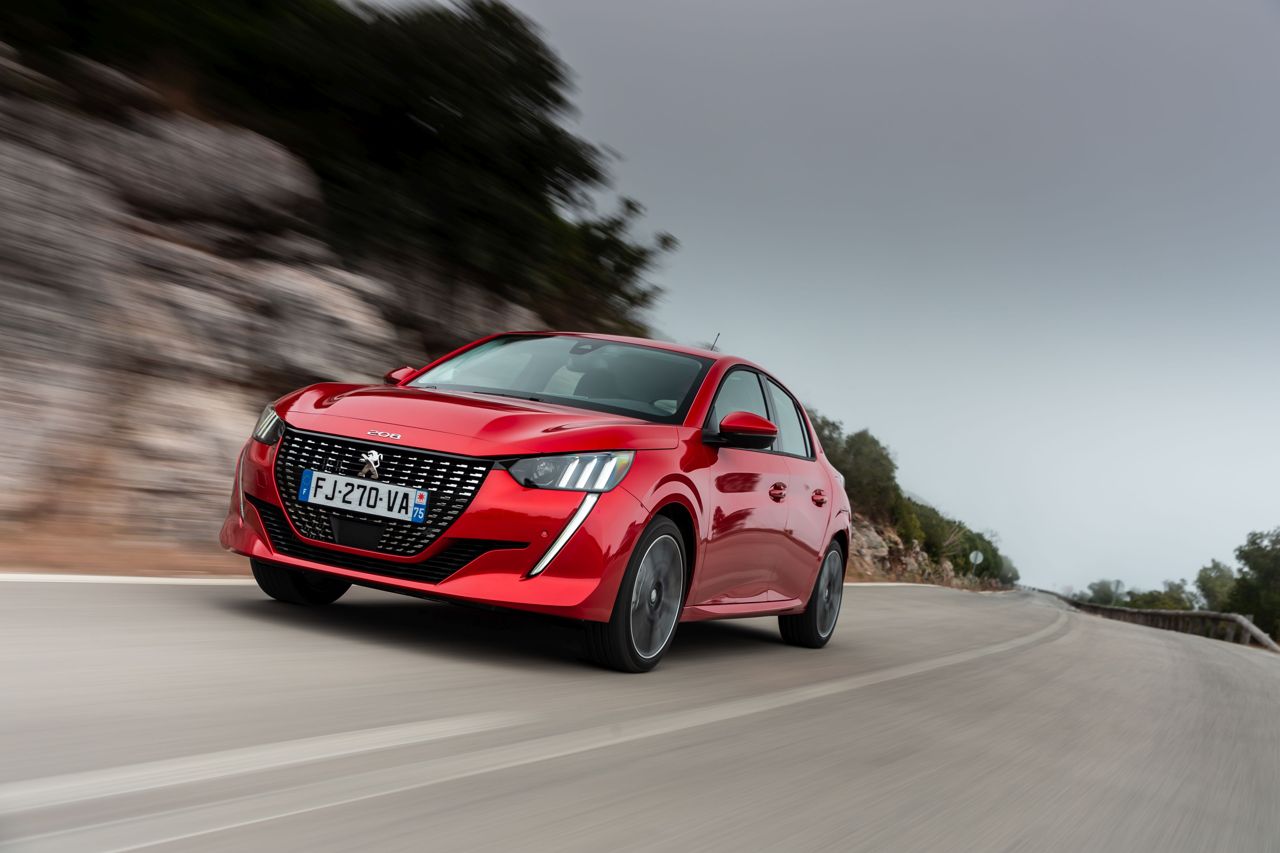 Nuova Peugeot 208: più connettività con l'Allure Navi Pack - Infomotori