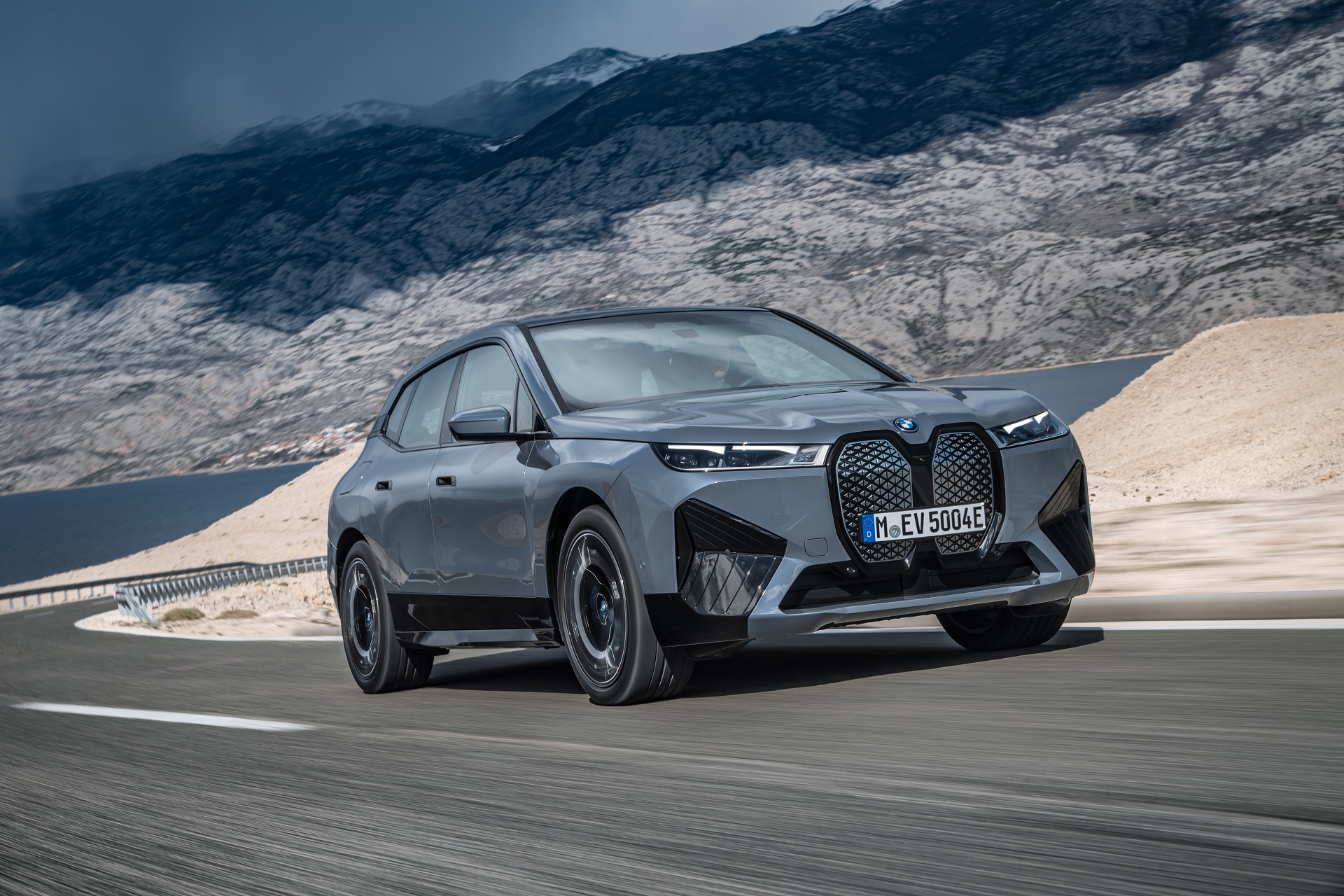 BMW iX: il SAV elettrico arriva a novembre con prezzi da 84.000 Euro ...