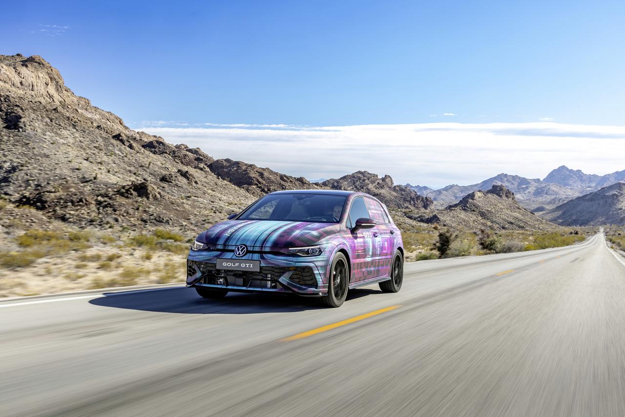 Volkswagen Golf 2025: primo assaggio del nuovo restyling - Infomotori