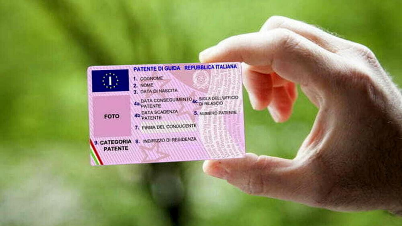 Patente B auto: guida ai costi, esame e regolamenti 2024 - Infomotori